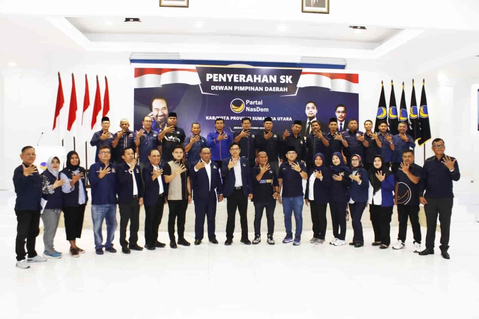 Iskandar ST Serahkan SK Kepengurusan Baru NasDem Tapteng dan Tapsel ...